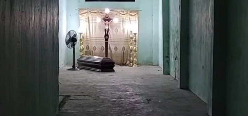 Ecuadoran woman wakes up inside coffin at her own wake Ecuadoran woman wakes up inside coffin at her own wake