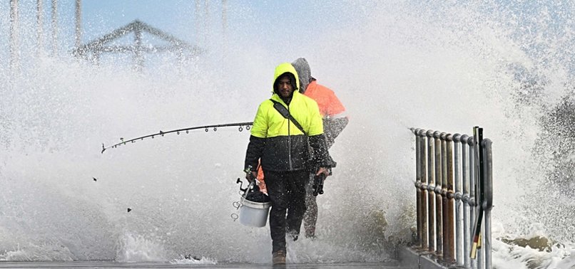 Severe weather leaves thousands without electricity in Australia Severe weather leaves thousands without electricity in Australia