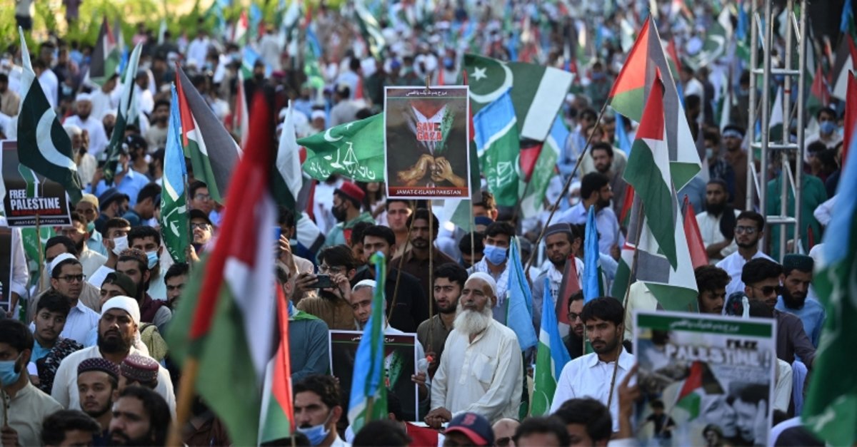 Thousands take to Pakistani streets to show their support for oppressed ...