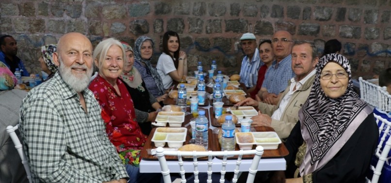 Turkeys Jewish community hosts interfaith iftar dinner for Muslim ...