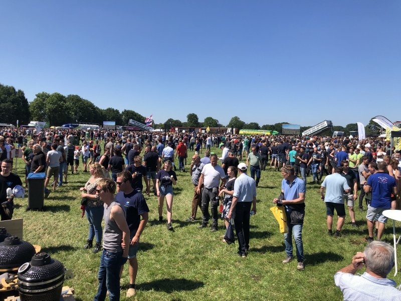 Thousands of Dutch farmers protest, fearing government cuts